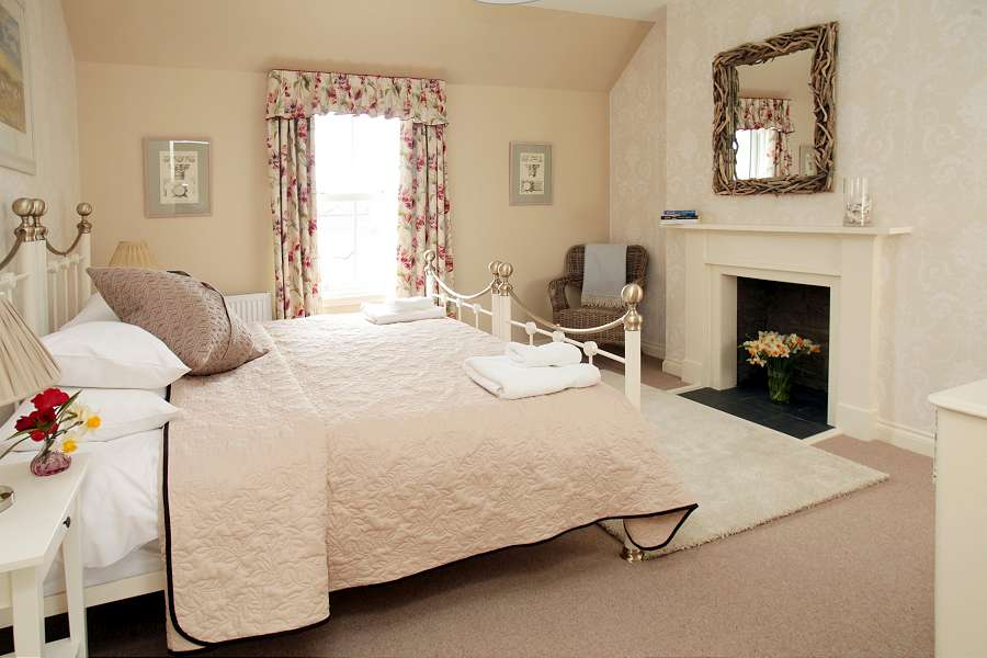High Clachan Farmhouse: Sleeps 8 - Corsewall Estate Holiday Cottages